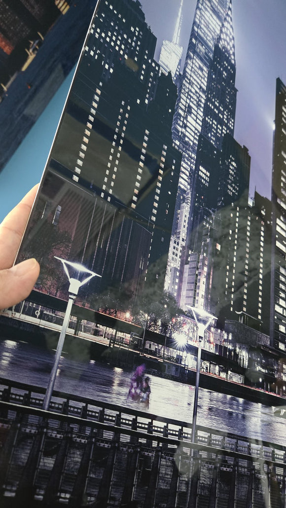 Chrysler Building and United Nations at night | helloart